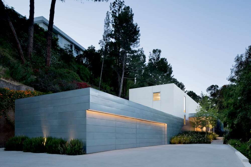 6 Modern Home Exteriors Complemented by Unique Materials