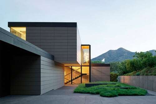 4 Modern Houses With Flat Roofs to Inspire Your Design